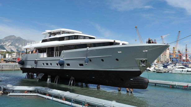 35m Superyacht Foam launched by Admiral Tecnomar